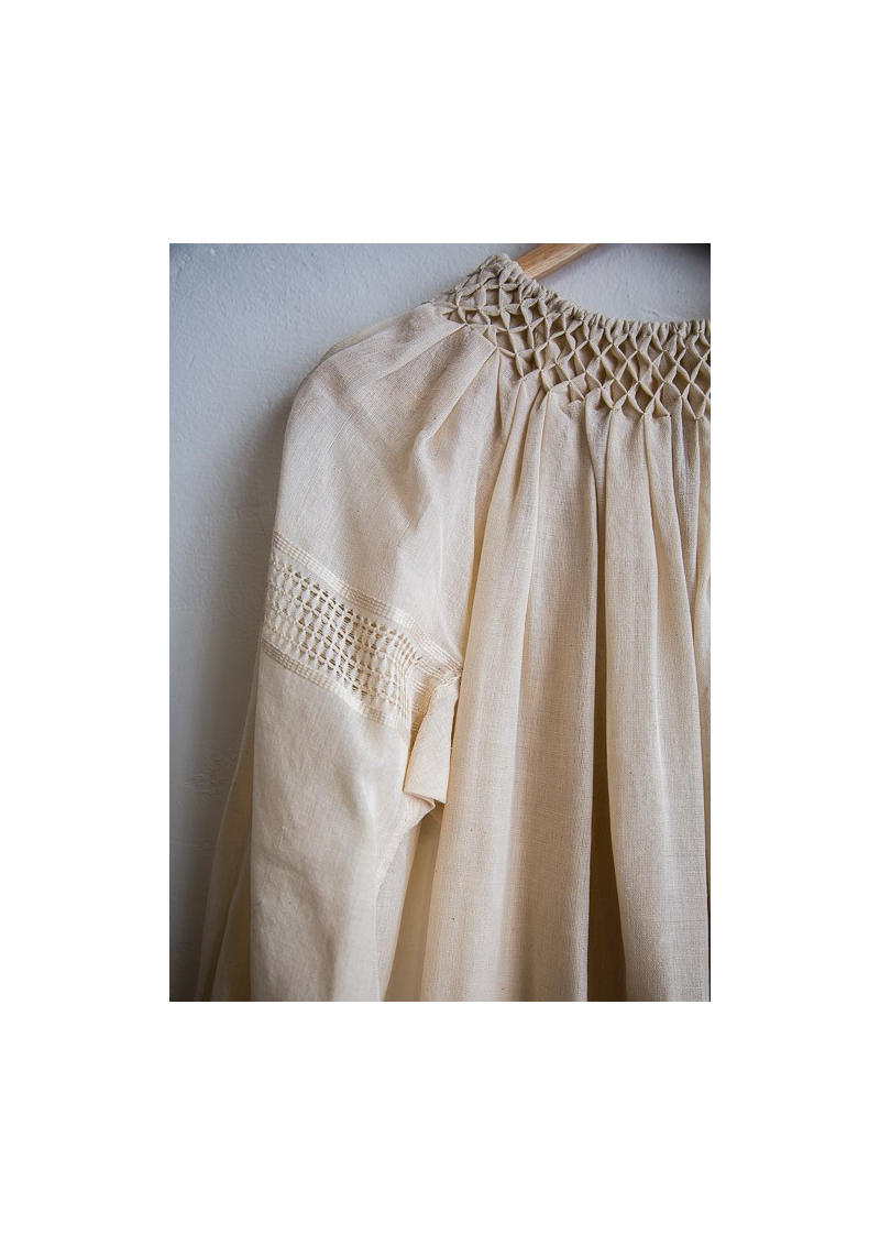 La robe-blouse roumaine écrue