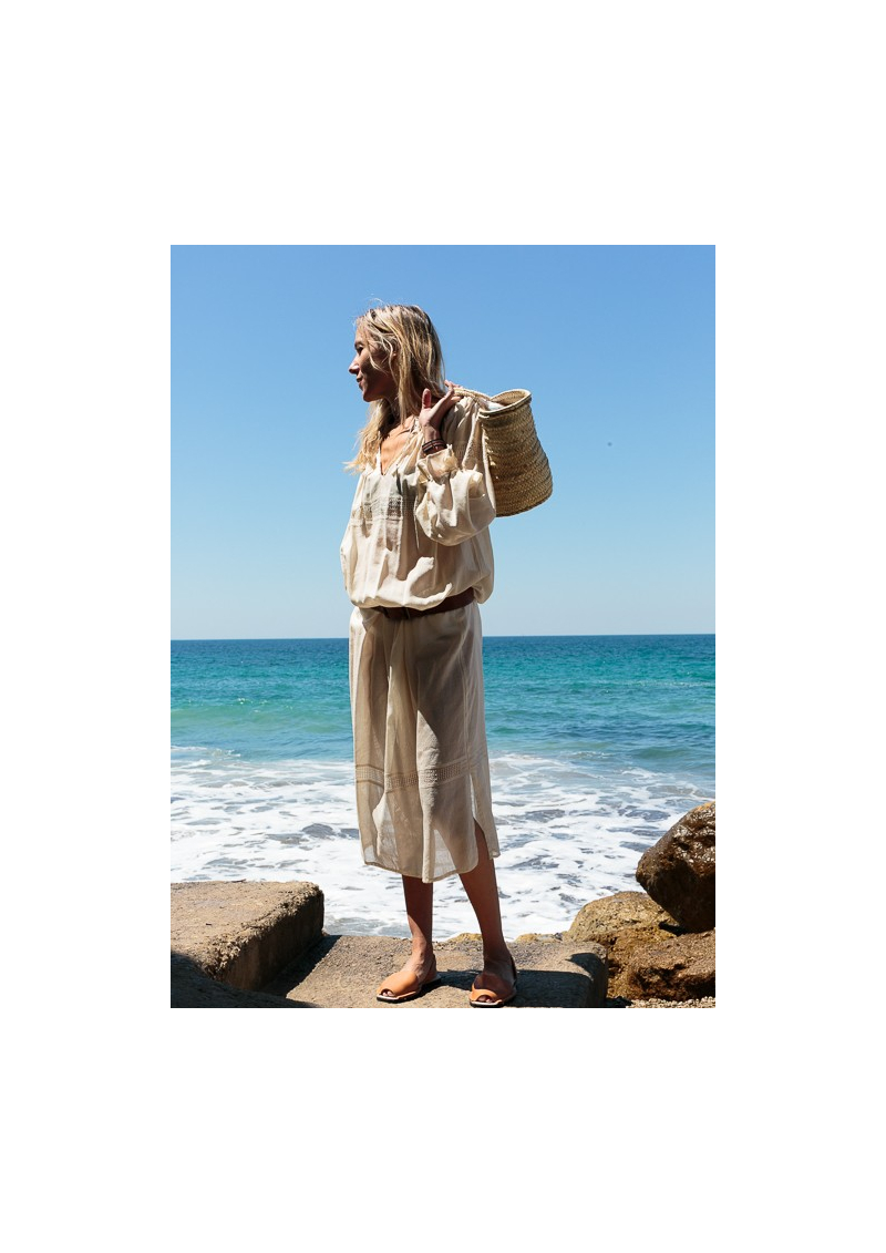 La robe-blouse roumaine écrue