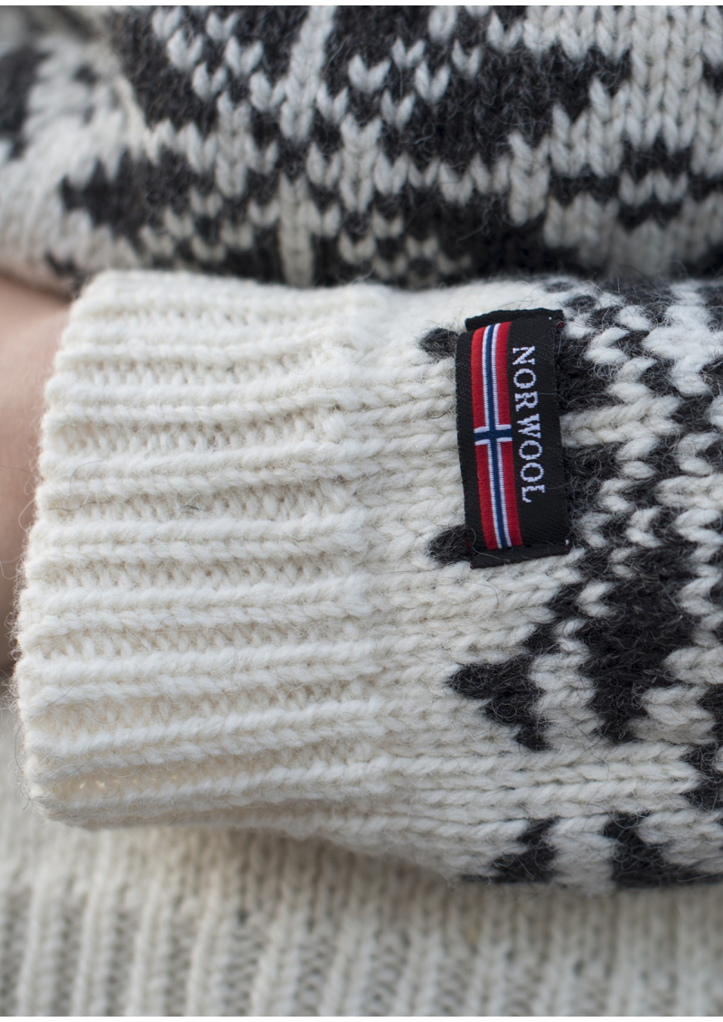 Nordic Sweater with Snowflake pattern